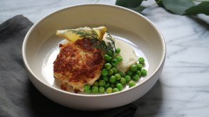 Ocean Wallenbergare with mashed potatoes and peas – Scandinavian Simple ...