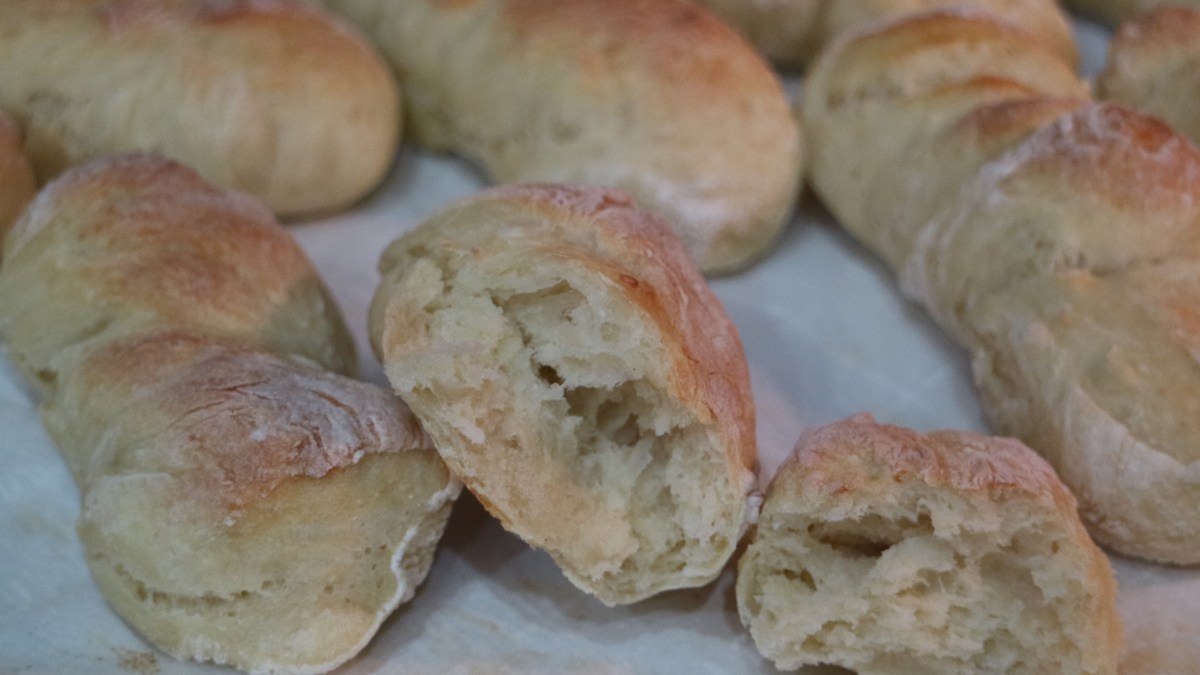 Simple twisted bread buns – Scandinavian Simple Eating