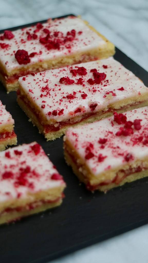 Raspberry slices (Hindbærsnitter) – Scandinavian Simple Eating
