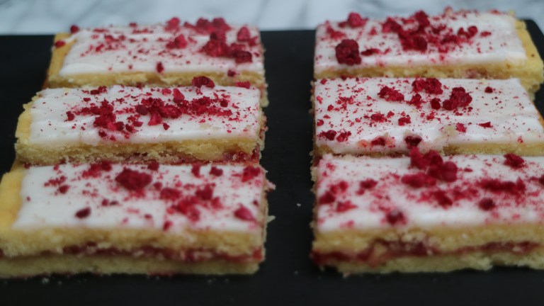 Raspberry slices (Hindbærsnitter) – Scandinavian Simple Eating