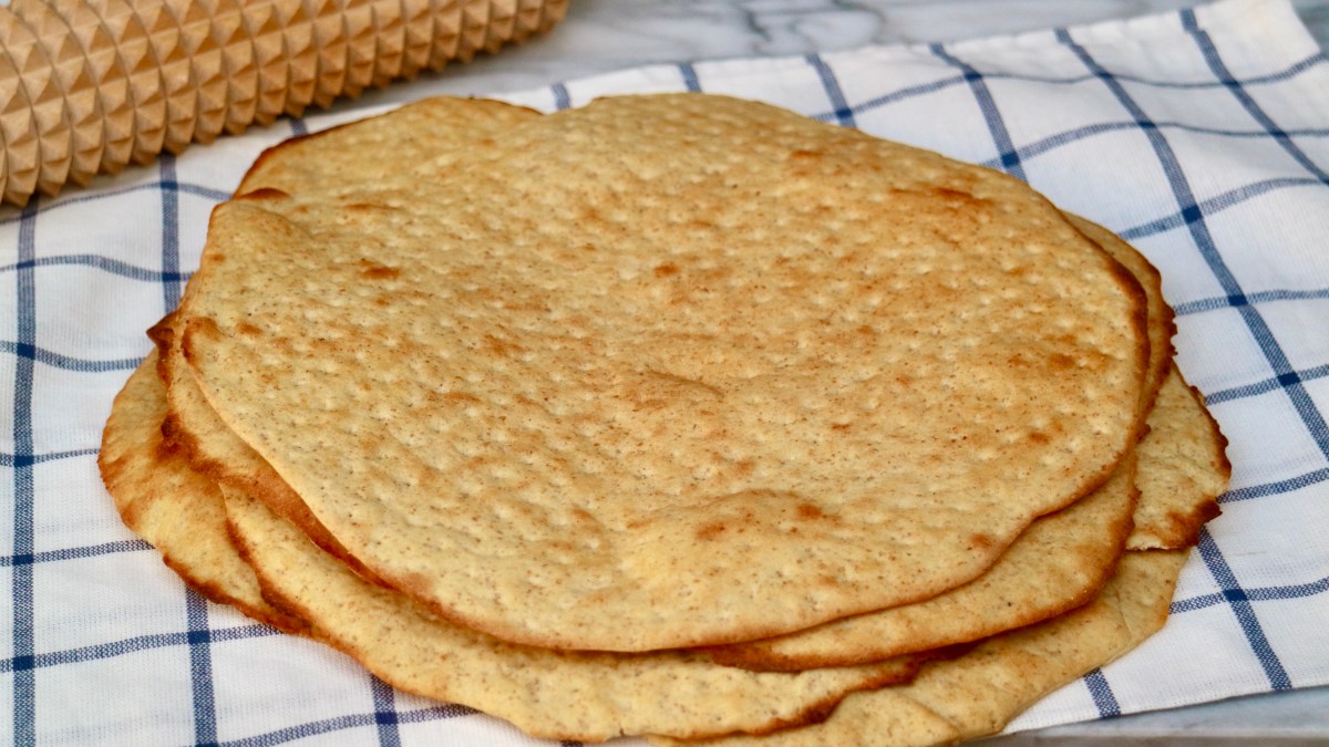 Swedish Flatbread (Hönökaka) with rye flour – Scandinavian Simple Eating